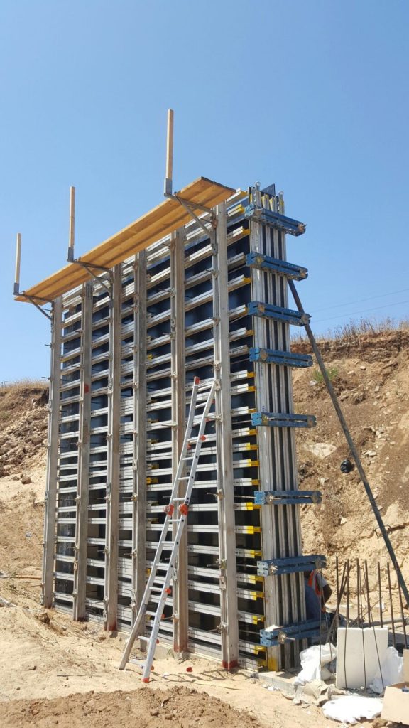 Industrialized forms for walls - Alumlight Formwork Engineering